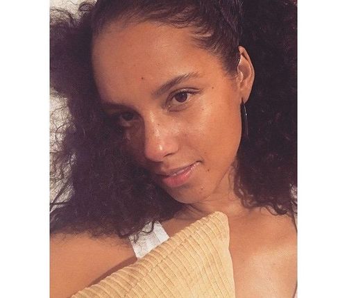 25 Stunning Alicia Keys No Makeup Photos | Fabbon