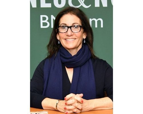 25 Most Popular Celebrity Makeup Artists You Must Follow | Fabbon