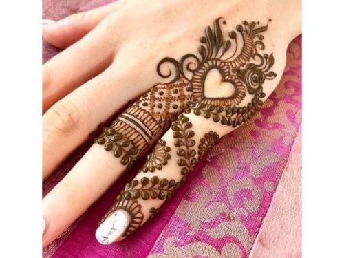 25 Simple And Easy Heart Henna Designs - 2023 | Fabbon