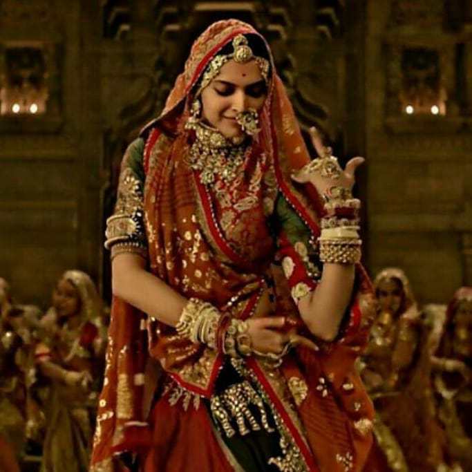 How To Get Deepika Padukone's 'Ghoomar' Beauty Look From Padmavati | Fabbon